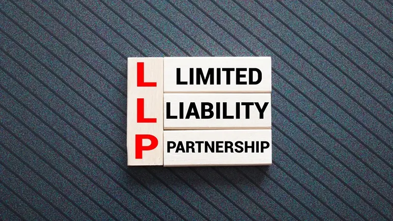 Understanding LLPs: what is, differences with an LP, and FAQs